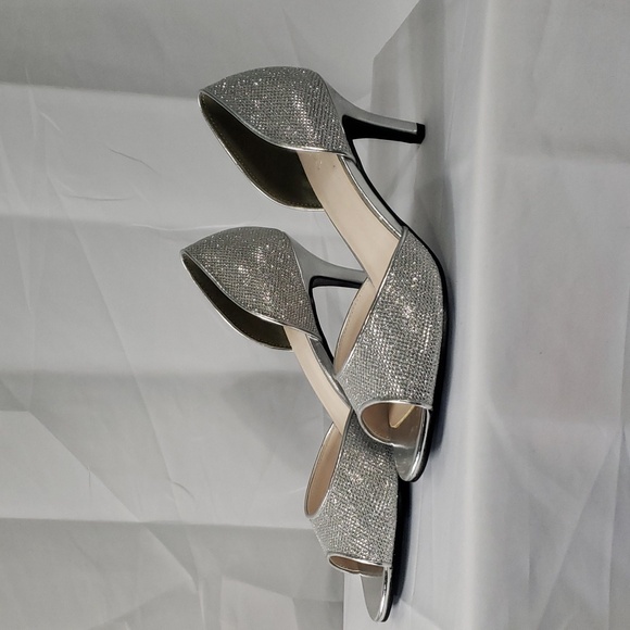 David's Bridal | Shoes | Nwot Davids Bridal Silver Sparkle Peep Toe ...
